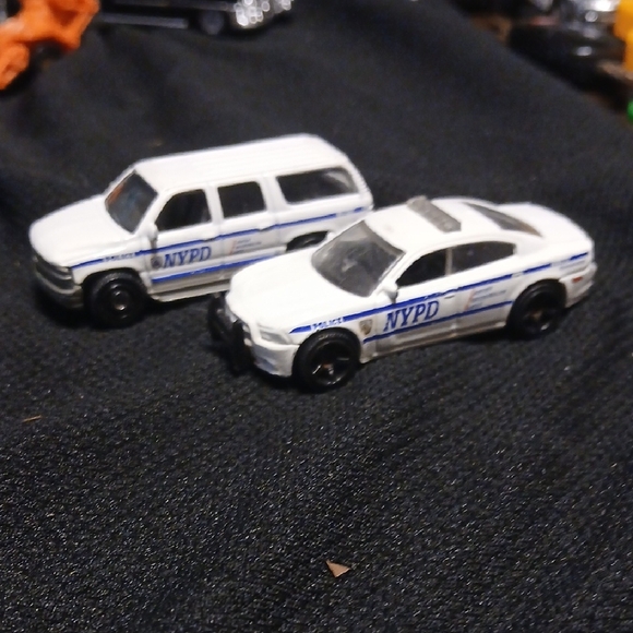 MATCHBOX | Toys | Nypd Police Vehiclescharger And Suburban Matchbox ...
